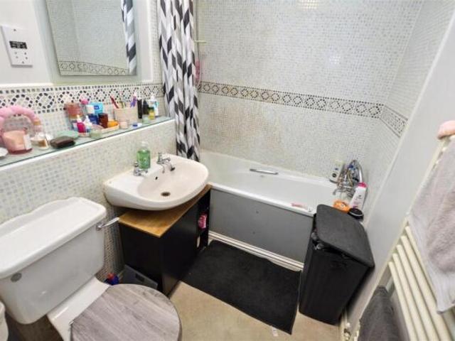 2 bedroom flat for rent in Salvador Close, Eastbourne, BN23