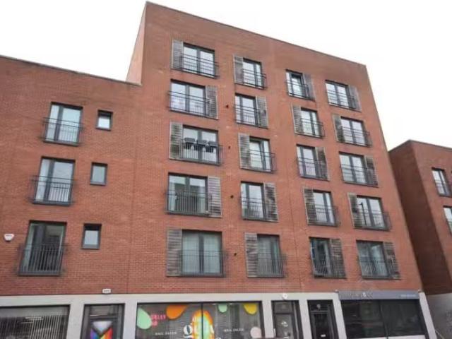 2 bedroom flat for rent in Salamander Court, Leith, Edinburgh.