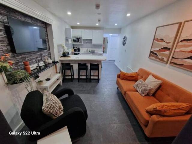 2 bedroom flat for rent in Salisbury Road, CF24