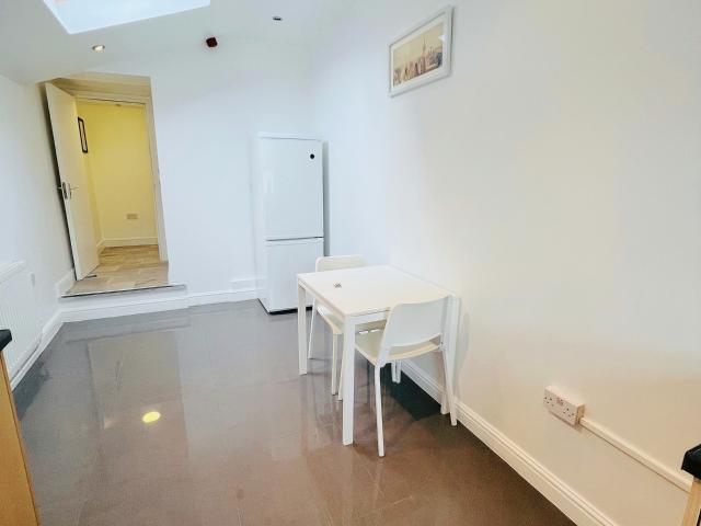 2 Bedroom Flat for rent in Salisbury Rd – Cardiff CF24 4AE