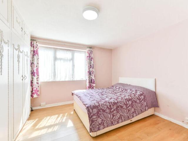 2 bedroom flat for rent in Salmon Street, NW9, Kingsbury, London, NW9