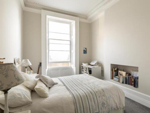 2 bedroom flat for rent in Saville Place, Clifton, BS8