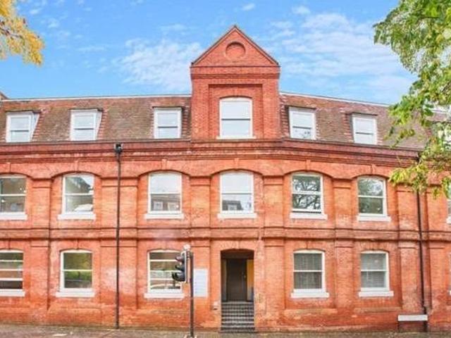 2 bedroom flat for rent in Saxon House St Albans Hertfordshire AL1