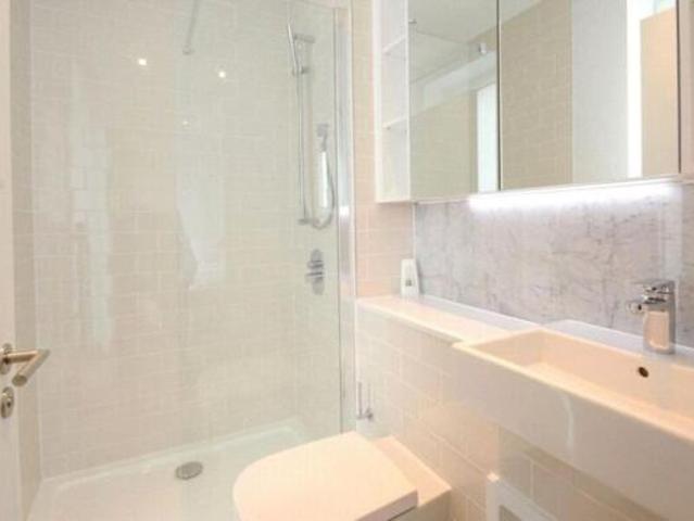 2 bedroom flat for rent in Sayer Street, Elephant and Castle, London, SE17