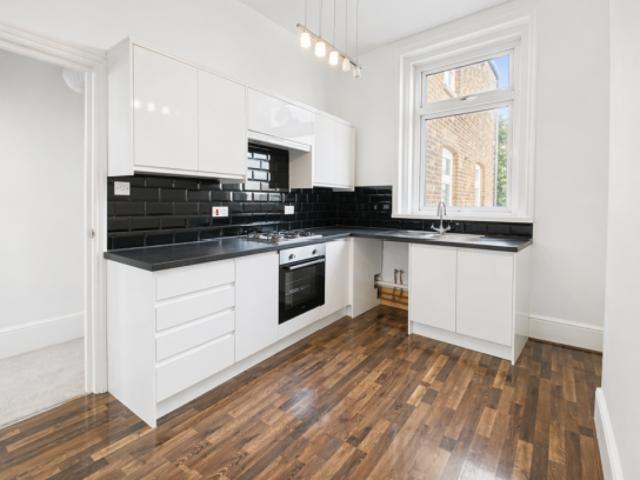2 bedroom flat for rent in Sea Street, Herne Bay, CT6