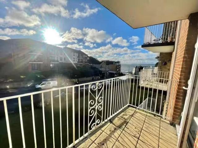 2 bedroom flat for rent in Sea Road, BH5