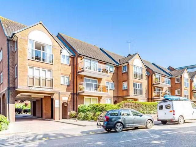 2 bedroom flat for rent in Sea Road, Bournemouth, BH5 1, BH5