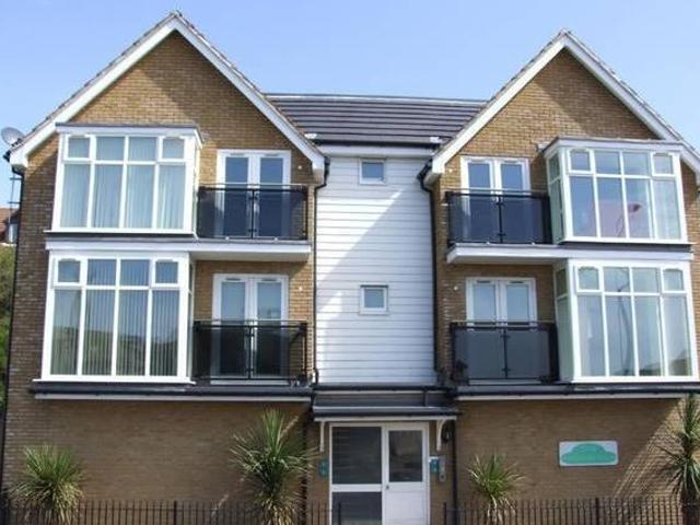 2 bedroom flat for rent in Seabrook CT21
