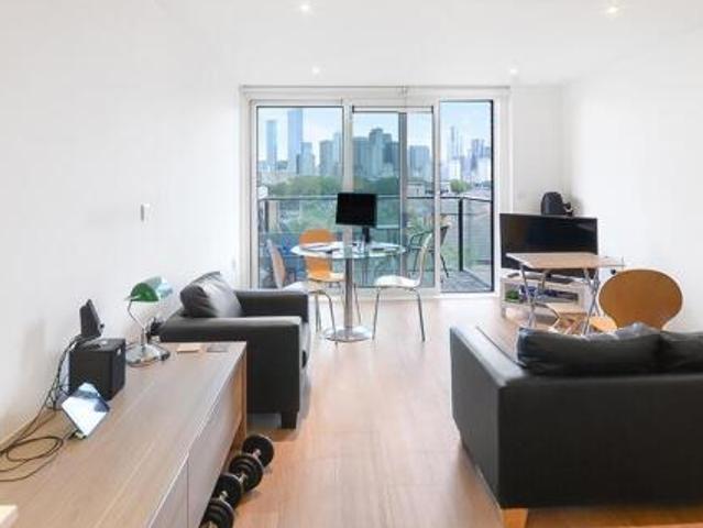 2 bedroom flat for rent in Seafarer Way London SE16