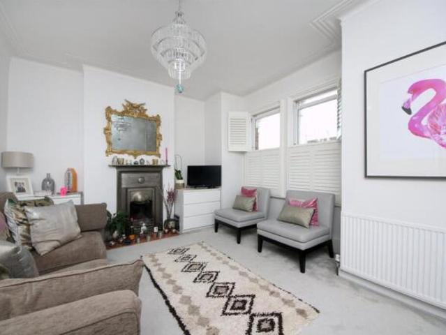 2 bedroom flat for rent in Seaford Road, W13