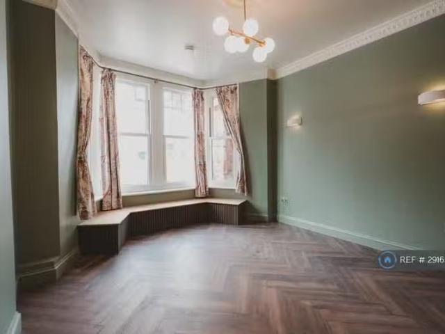 2 bedroom flat for rent in Second Avenue, Margate, CT9