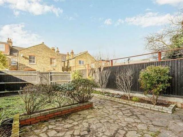 2 bedroom flat for rent in Second Avenue London W3