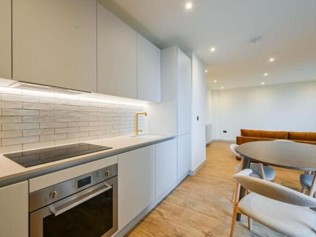 2 bedroom flat for rent in Selbourne Road, Walthamstow, E17