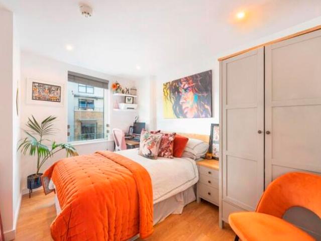 2 bedroom flat for rent in Seven Sea Gardens, London, E3