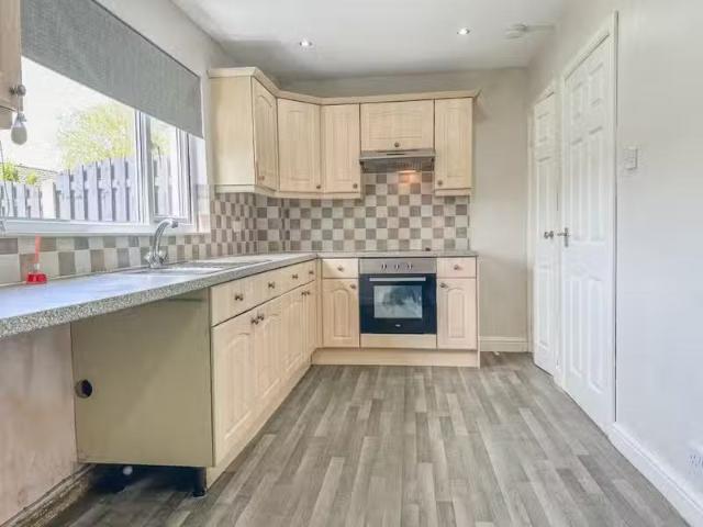 2 bedroom flat for rent in Seymour Avenue, Caterham, CR3