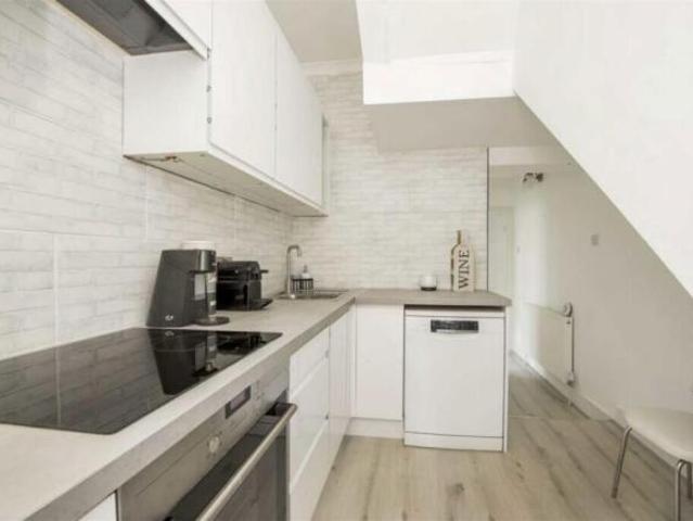 2 bedroom flat for rent in Seymour Gardens, Twickenham, TW1