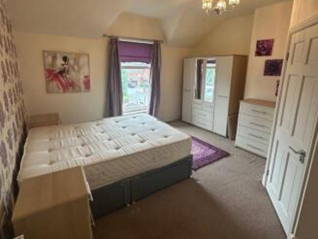 2 bedroom flat for rent in Seymour Grove, Manchester, M16