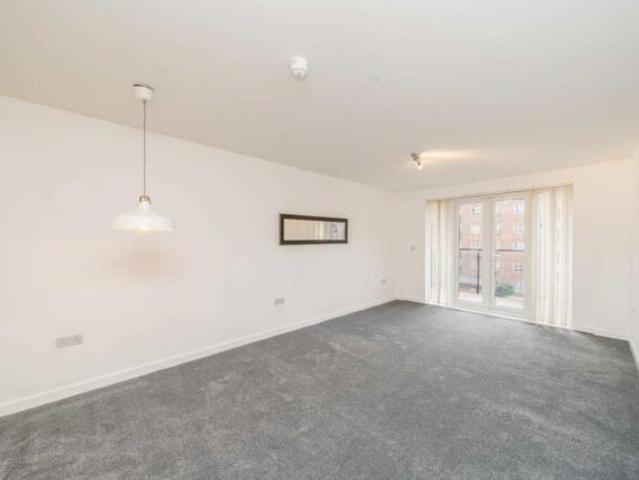 2 bedroom flat for rent in Skerne Road, Kingston Upon Thames, KT2