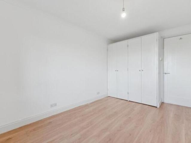 2 bedroom flat for rent in Skipsea House, Fitzhugh Grove, SW18