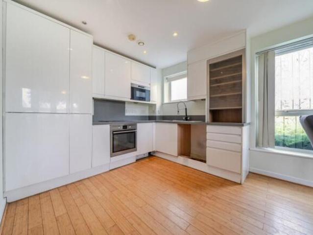 2 bedroom flat for rent in Skylark Avenue Dartford DA9