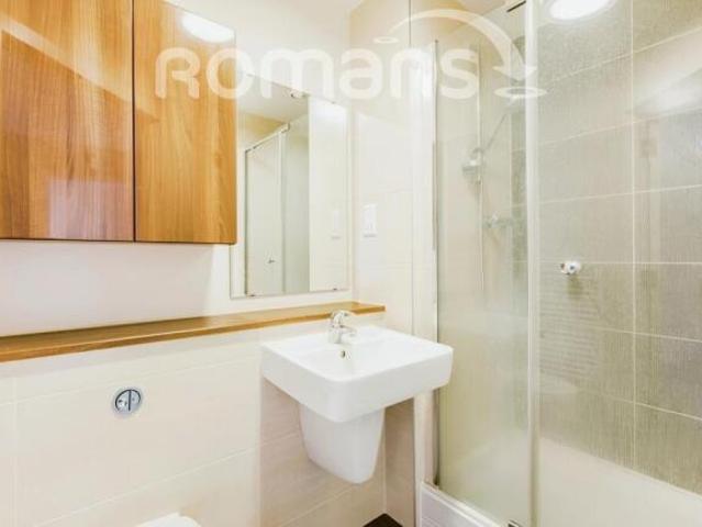2 bedroom flat for rent in Skyline Plaza, Alencon Link, Basingstoke, RG21