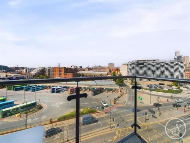 2 bedroom flat for rent in Skyline, St Peters Square, Leeds, LS9
