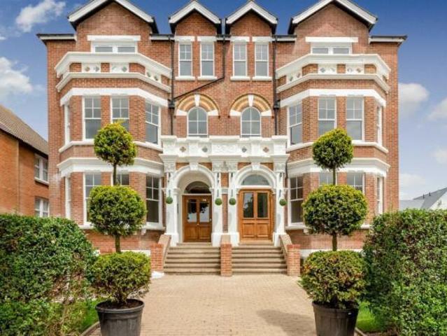 2 bedroom flat for rent in Shorncliffe Road, Folkestone, CT20