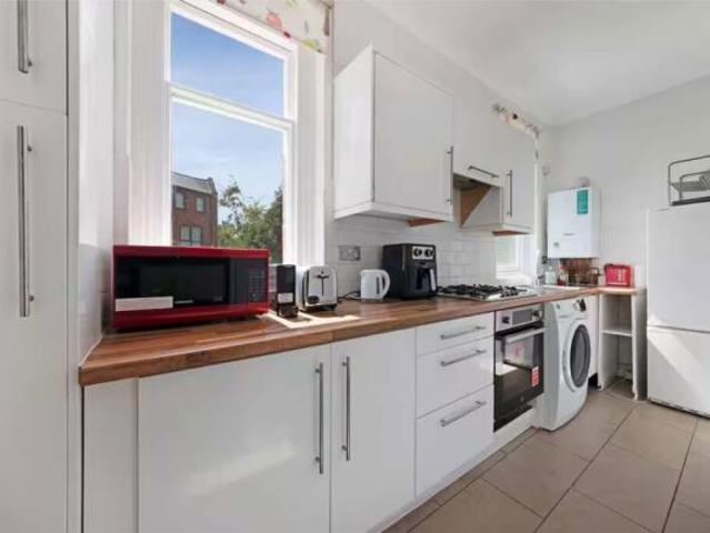 2 bedroom flat for rent in, Shaa Road, W3