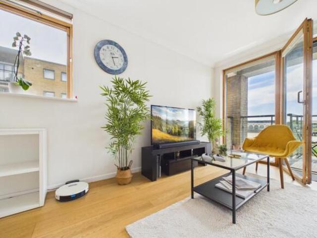 2 bedroom flat for rent in Shackleton Court, Maritime Quay, London, E14