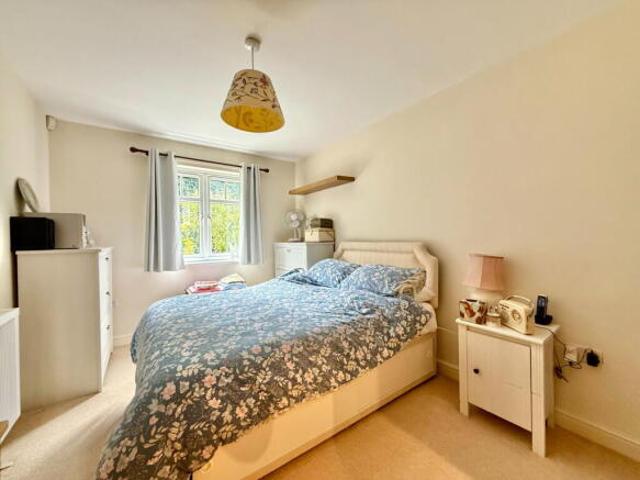 2 bedroom flat for rent in Shadwell. Bramble Mews, LS17