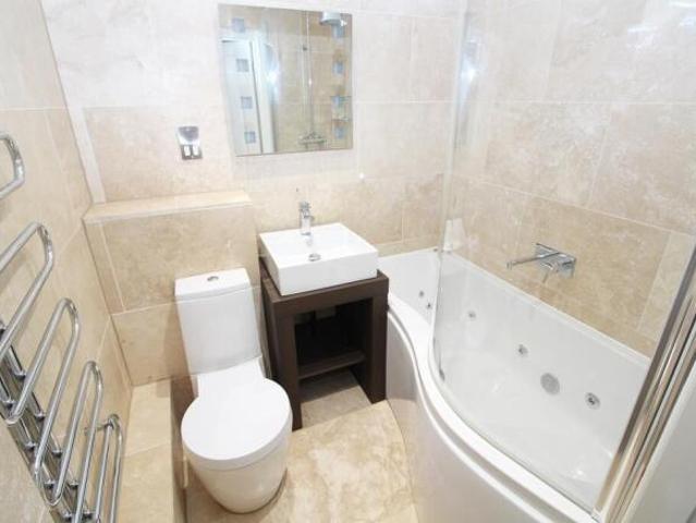 2 bedroom flat for rent in Shadwell Lane, Leeds, LS17