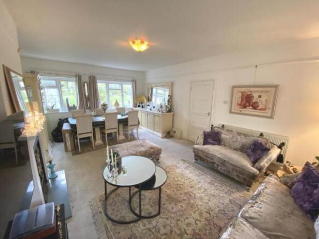 2 bedroom flat for rent in Shakespeare Road, London, NW7