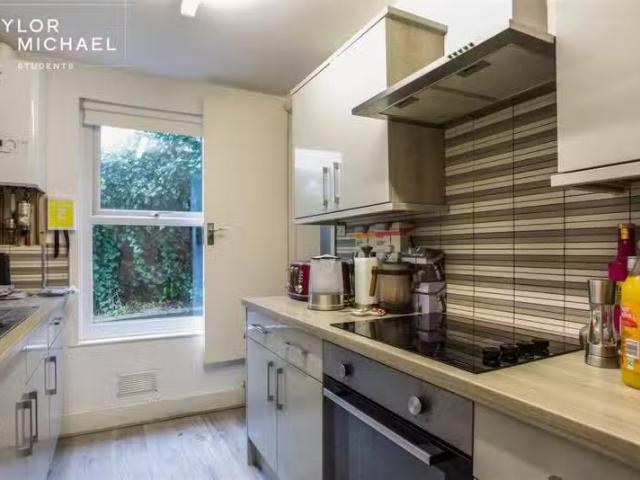 2 bedroom flat for rent in Shanklin Road, Brighton, BN2