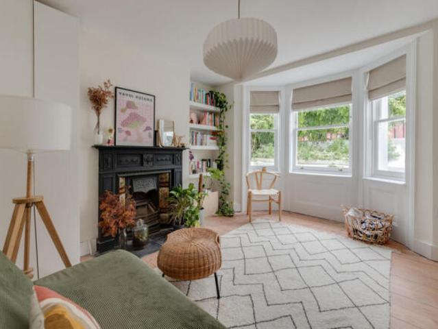 2 bedroom flat for rent in Shardeloes Road, SE14 6RT, SE14
