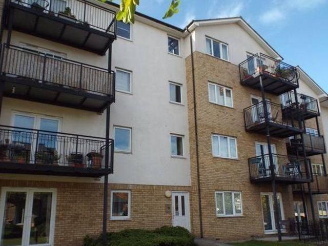 2 bedroom flat for rent in Sharps Court HItchin SG4
