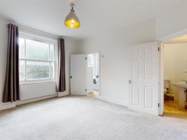 2 bedroom flat for rent in Sheen Road Richmond On Thames Surrey, TW9