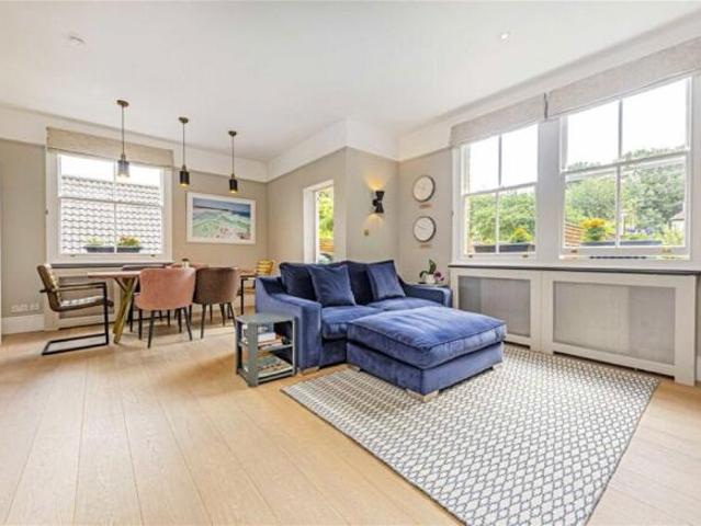 2 bedroom flat for rent in Sheen Road, Richmond, TW10