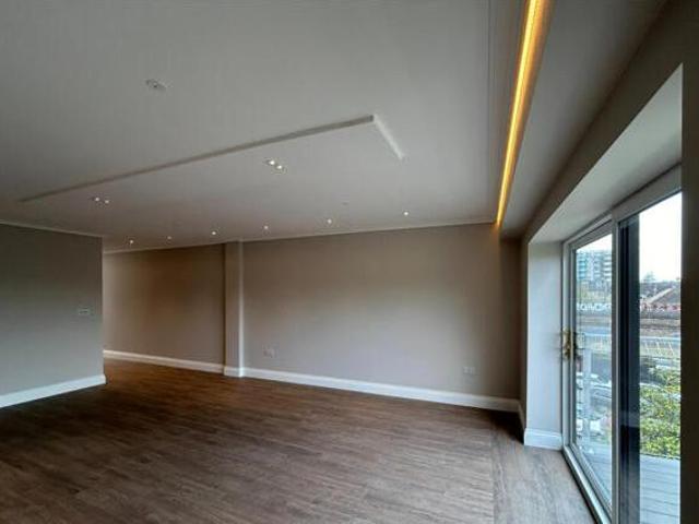 2 Bedroom Flat For Rent In Shepherds Bush Green