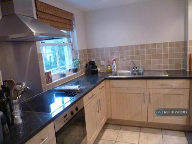2 bedroom flat for rent in Sheridan Court, London, SW9