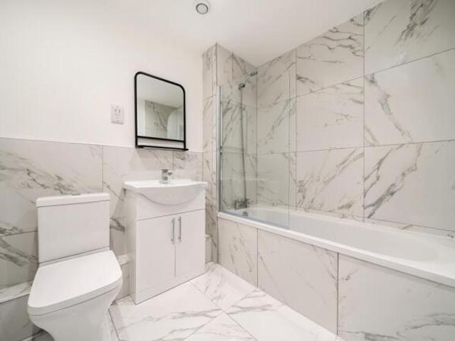 2 bedroom flat for rent in Sherman Road Bromley BR1
