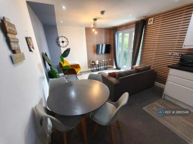 2 bedroom flat for rent in Shield House, Sheffield, S6