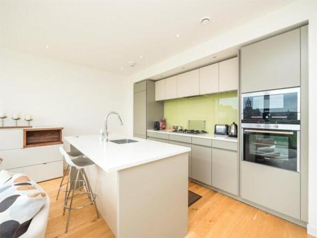 2 bedroom flat for rent in Simpson Loan, Edinburgh, EH3
