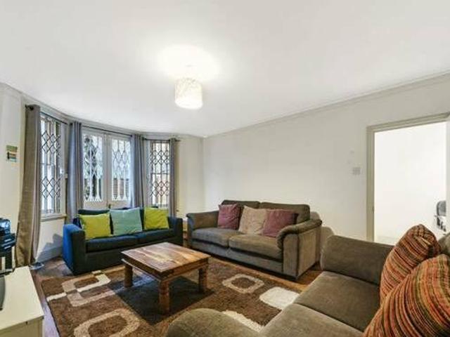 2 bedroom flat for rent in Sinclair Gardens London W14