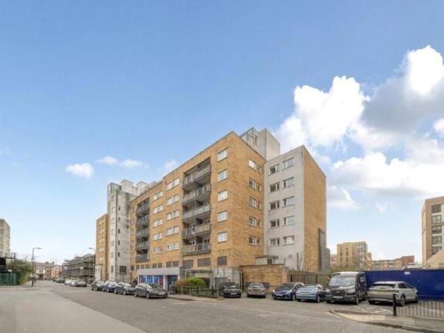 2 bedroom flat for rent in Singapore Road, Ealing, London, W13