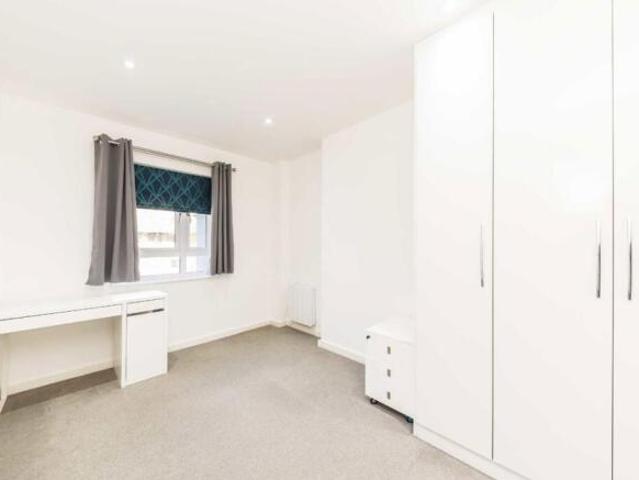 2 bedroom flat for rent in Sidmouth Avenue, Isleworth, TW7