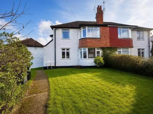 2 bedroom flat for rent in Sidmouth Road, Orpington, Kent, BR5.