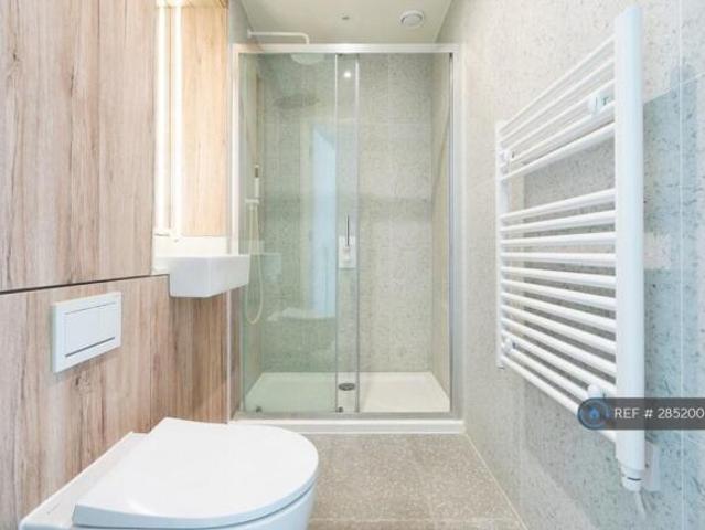 2 bedroom flat for rent in Sidney St, London, E1