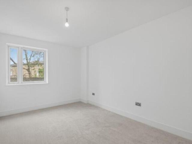 2 bedroom flat for rent in Sidney Road, Brixton, London, SW9