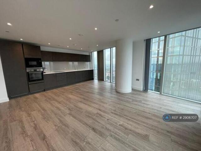 2 bedroom flat for rent in Silvercroft Street, Manchester, M15