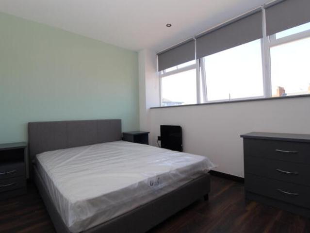 2 bedroom flat for rent in Silvester Street, City centre, Hull, HU1